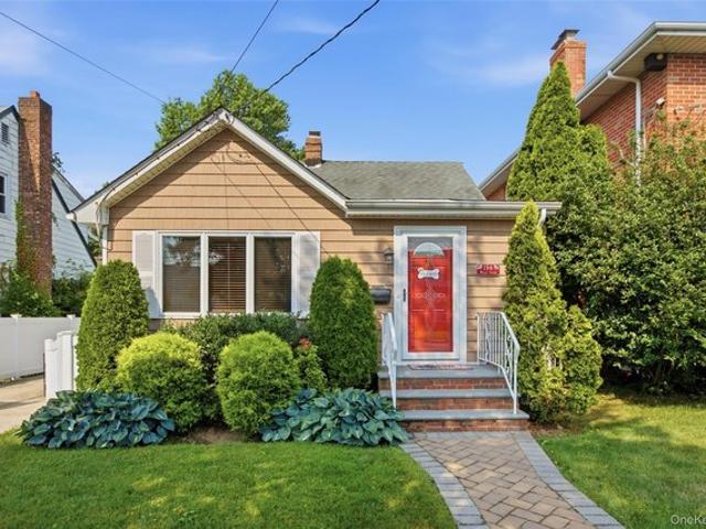 194 Willis Ave, Floral Park, NY 11001