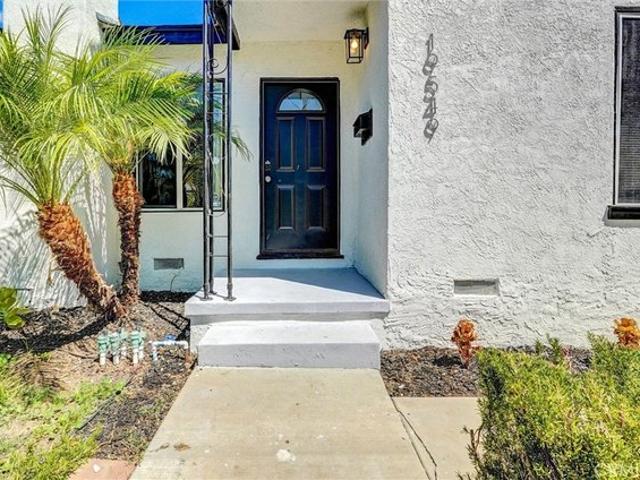 19549 Schoolcraft St, Reseda, CA 91335