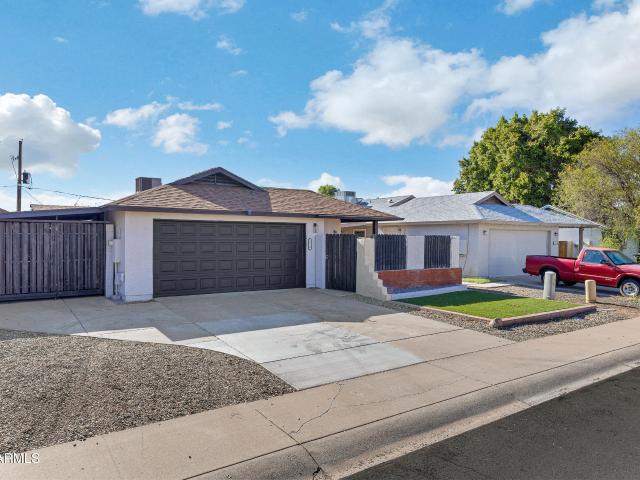 1954 N IOWA Street