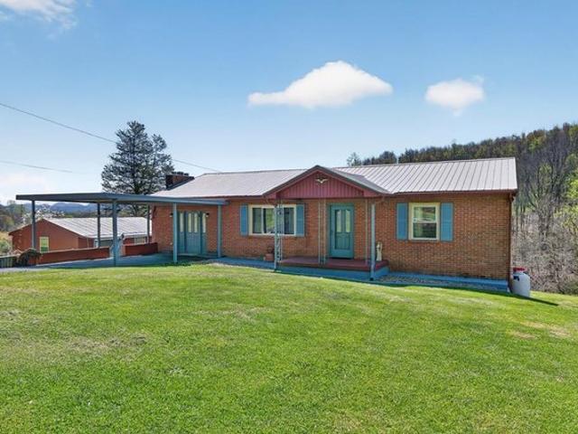 1954 High Point Rd, Castlewood, VA 24224