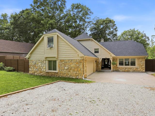 1954 Lakeview Drive
