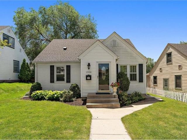 1954 Saunders Ave, Saint Paul, MN 55116