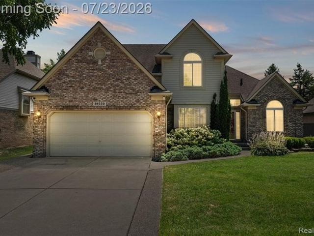 19550 Shorecrest Dr, Clinton Township, MI 48038