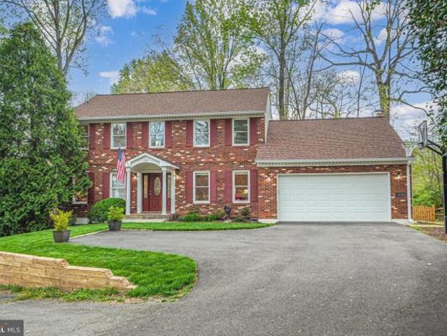 1955 Weybridge Ln, Reston, VA 20191