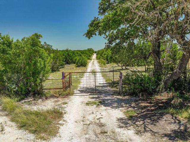 1956 Bourbon St, London, TX 76854