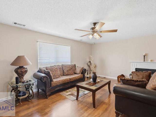 1956 Heathrow Drive