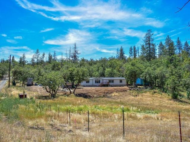 1956 Worthington Rd, Eagle Point, OR 97524