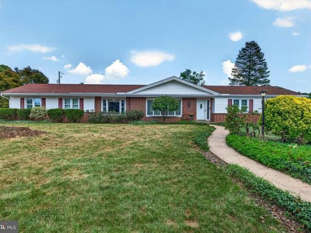 1957 Geraldson Dr, Lancaster, PA 17601