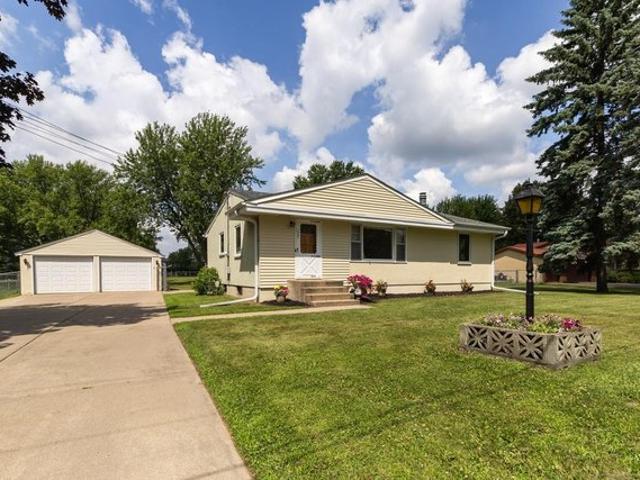 1957 Payne Ave, Maplewood, MN 55117
