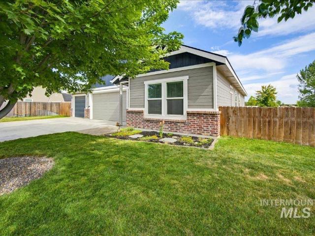 1958 Yellow Pine Dr