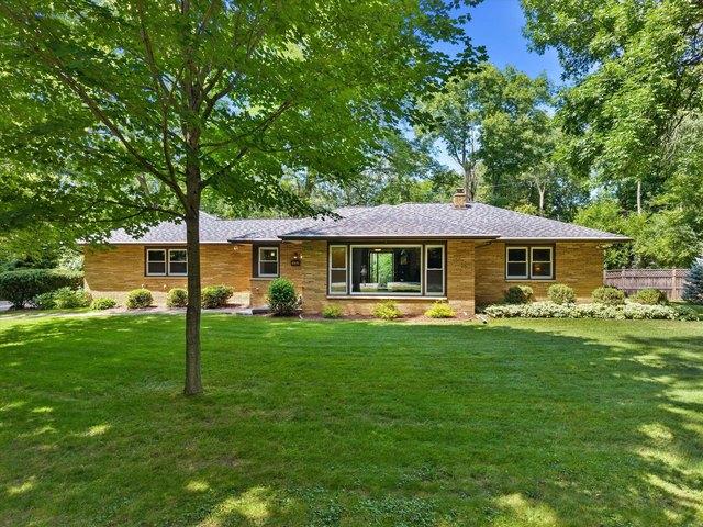19500 W Pinecrest Ln, New Berlin, WI 53146