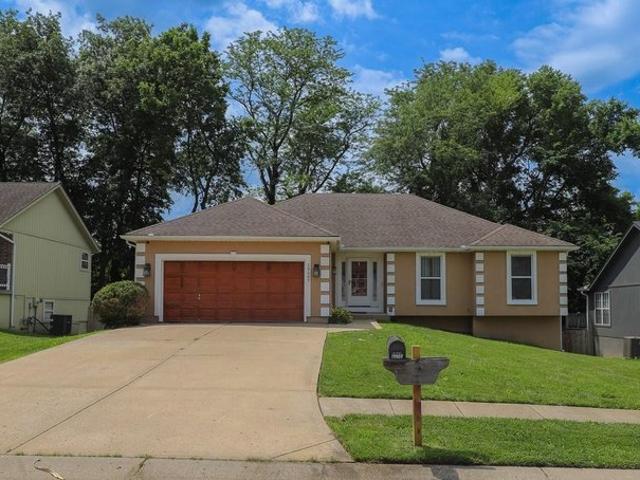 19507 E Woodsbury Rd, Independence, MO 64058