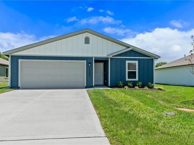 19507 Lincoln St, Spring Hill, KS 66083