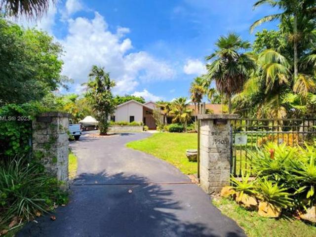 19505 264th St SW, Homestead, FL 33031