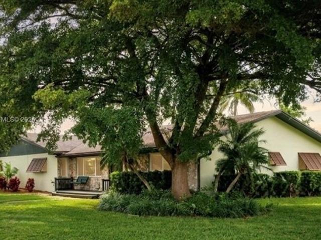 19505 SW 272nd St, Homestead, FL 33031