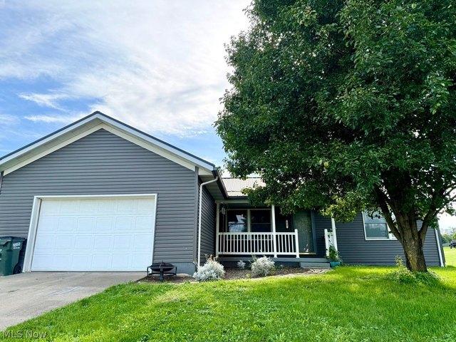 1950 Meredith Pl, Uhrichsville, OH 44683