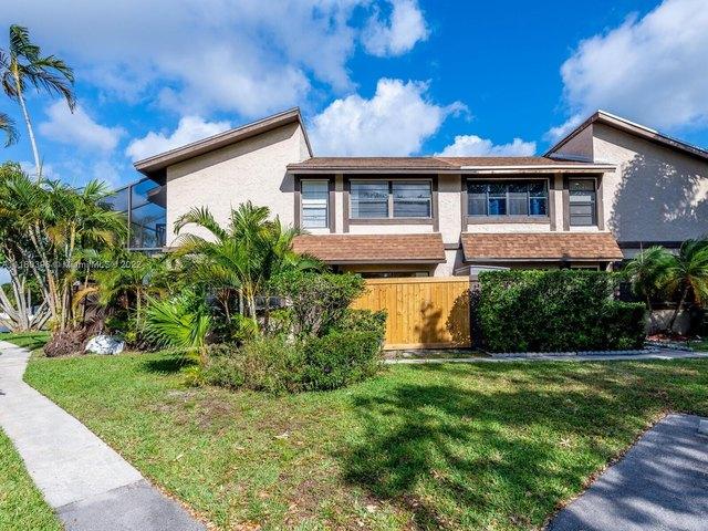 1950 Bayberry Dr Unit 1950, Pembroke Pines, FL 33024