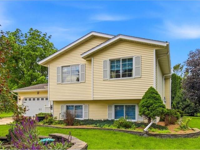 1950 Greenwood Dr, Owatonna, MN 55060