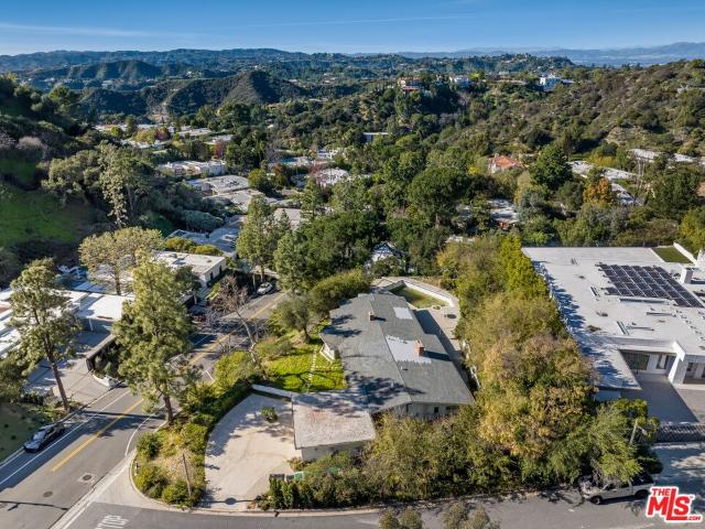 1950 Loma Vista Dr, Beverly Hills, CA 90210 | MLS #26656 | Compass