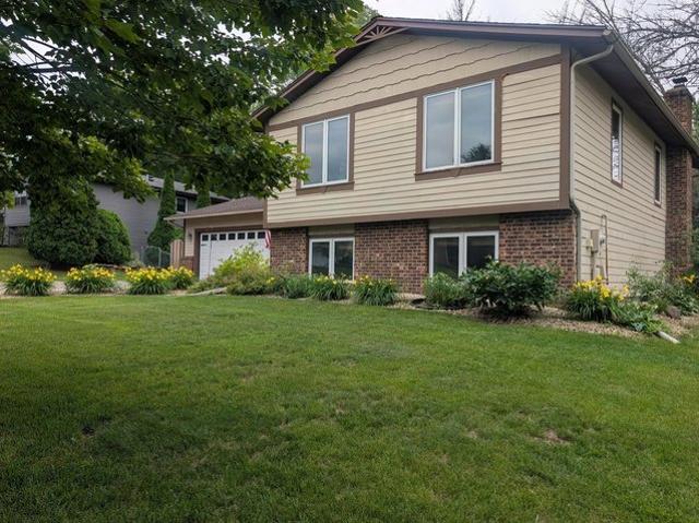 1950 Timber Wolf Trl N, Eagan, MN 55122