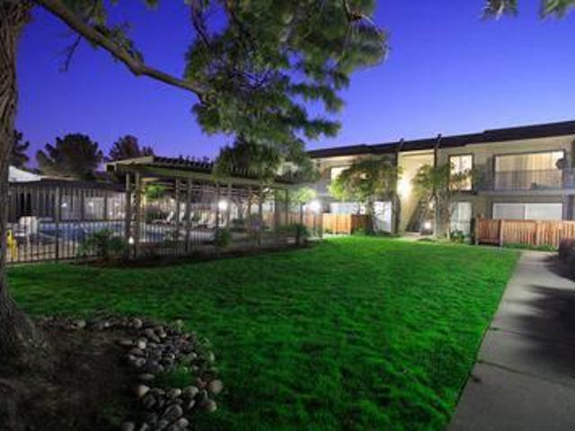 $1950 / 1br 712ft² 2nd floor unit, live rent free until 5/1