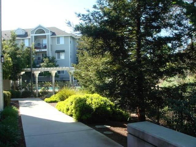 $1950 / 1br 776ft² newer condo 1 bed 1 bath