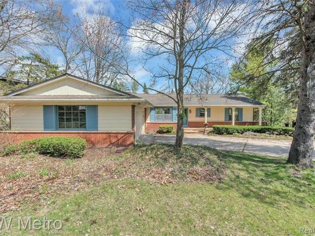 19510 Clement Rd, Northville, MI 48167