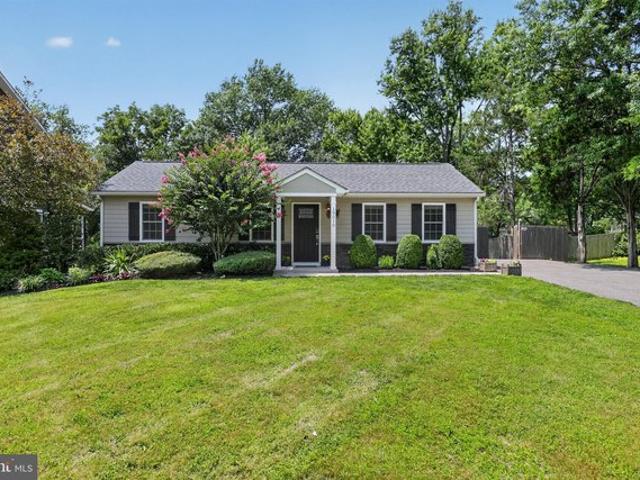 19510 Fisher Ave, Poolesville, MD 20837
