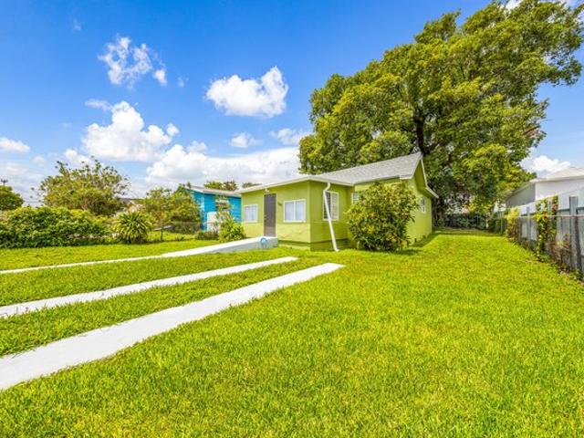 1951 NW 49th St, Miami, FL 33142