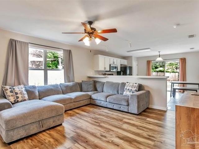 1951 Ambassador Dr, Gulf Breeze, FL 32563