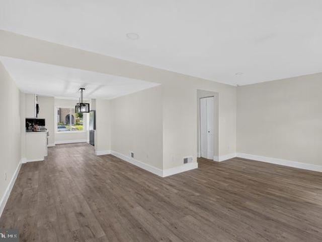 19523 Divot Place