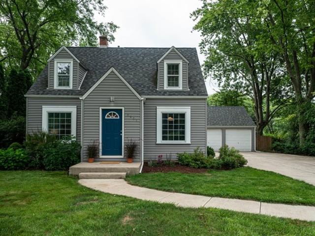 1952 N 119th St, Wauwatosa, WI 53226