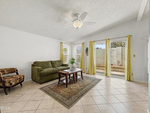 1952 e augusta avenue
