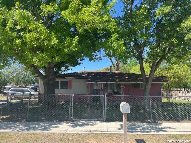1952 W San Antonio