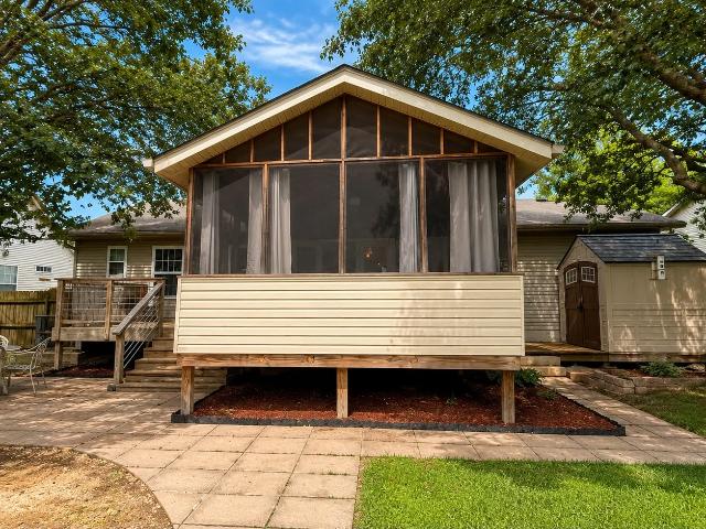 1952 Waterford Dr