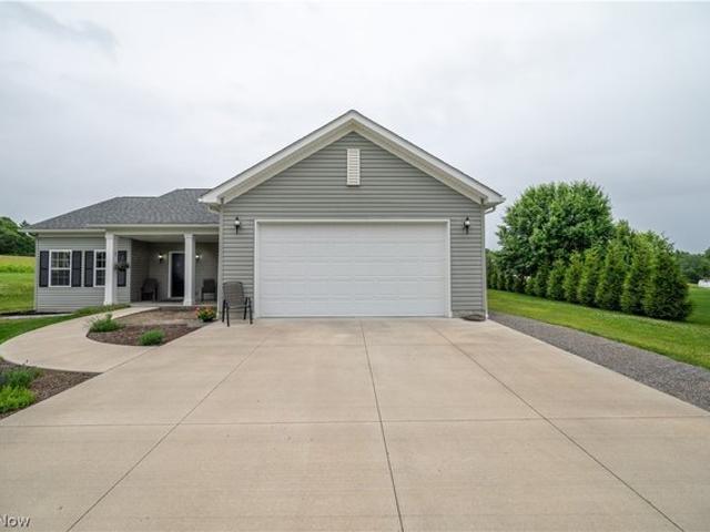 195 Concord Dr, East Palestine, OH 44413