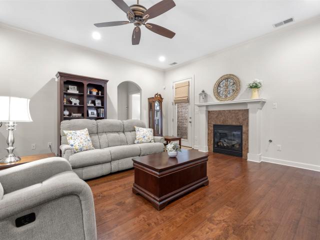 195 cherokee cir