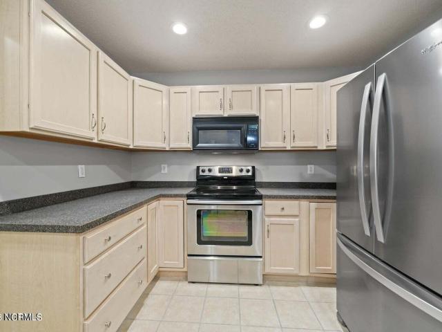 195 Adams Circle