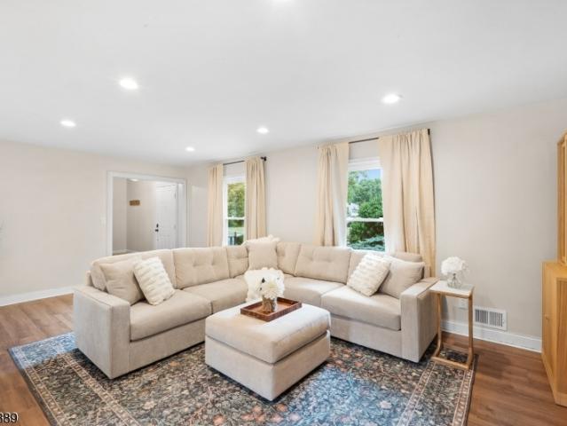 195 Beekman Ln