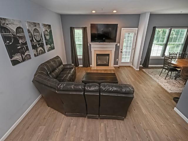 195 Broadstone