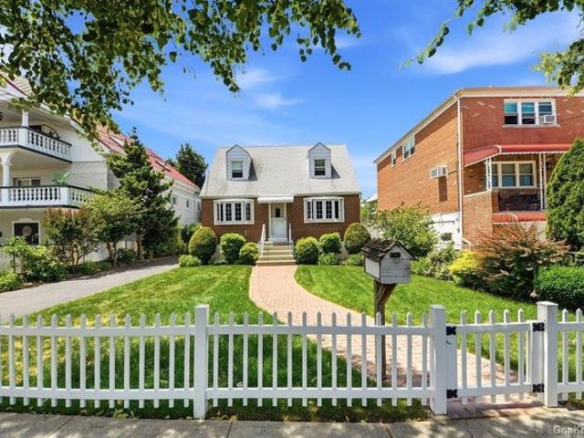 195 Graff Ave, Bronx, NY 10465
