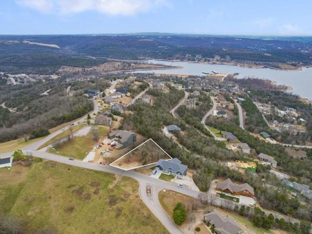 195 Emerald Pointe Rd, Hollister, MO 65672
