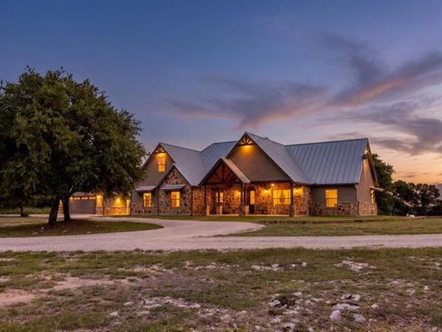 195 Kamira Dr N, Kerrville, TX 78028