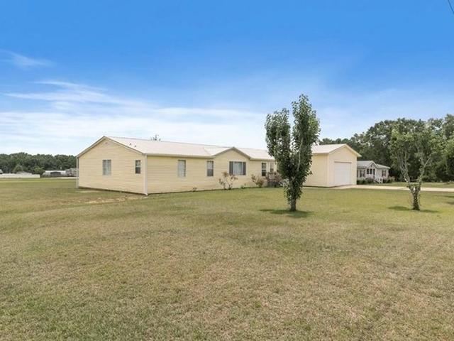 195 Hazel Dr, Headland, AL 36345