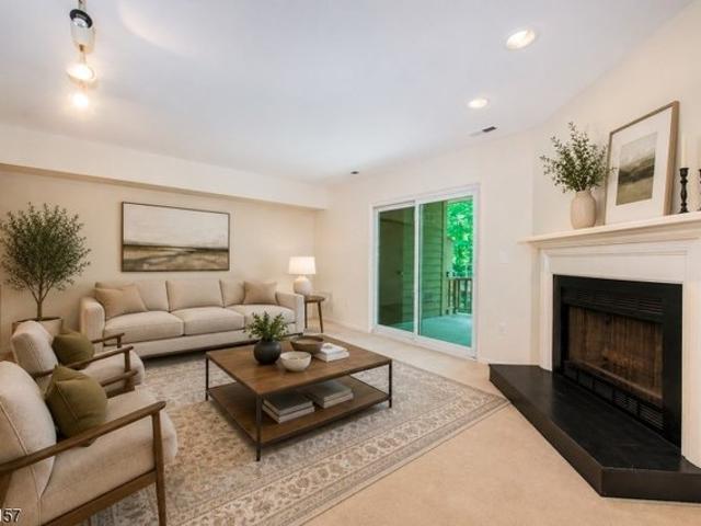 195 Hidden Hollow Ct, Edison, NJ 08820