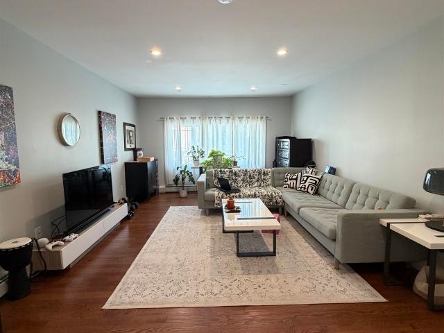 195 Hutton St # 1