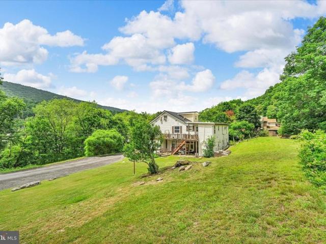 195 Johns Estate Rd, Coal Township, PA 17866