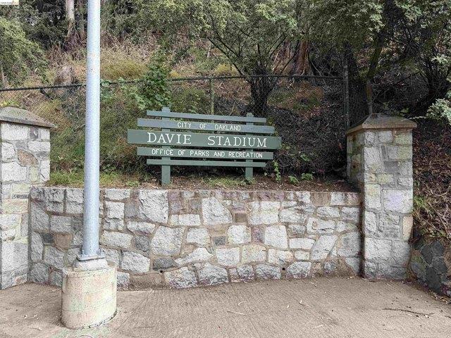 195 Oak Rd, Piedmont, CA 94610