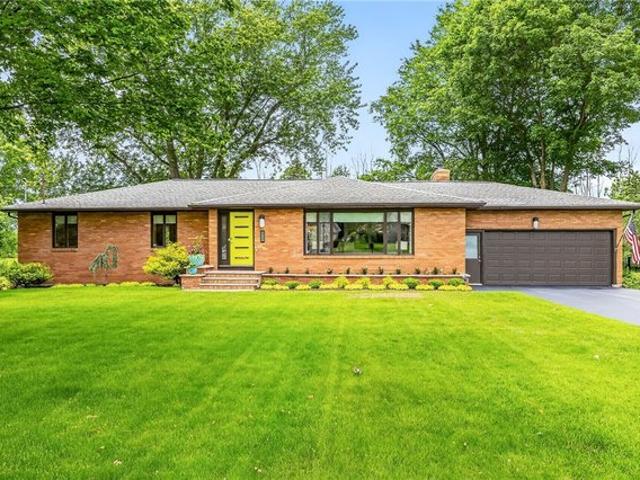 195 Locust Hill Dr, Rochester, NY 14618