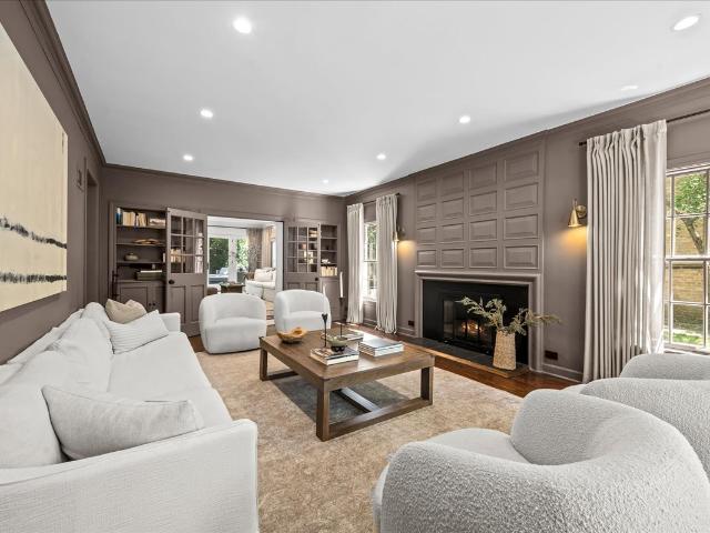 195 Lakeside Place